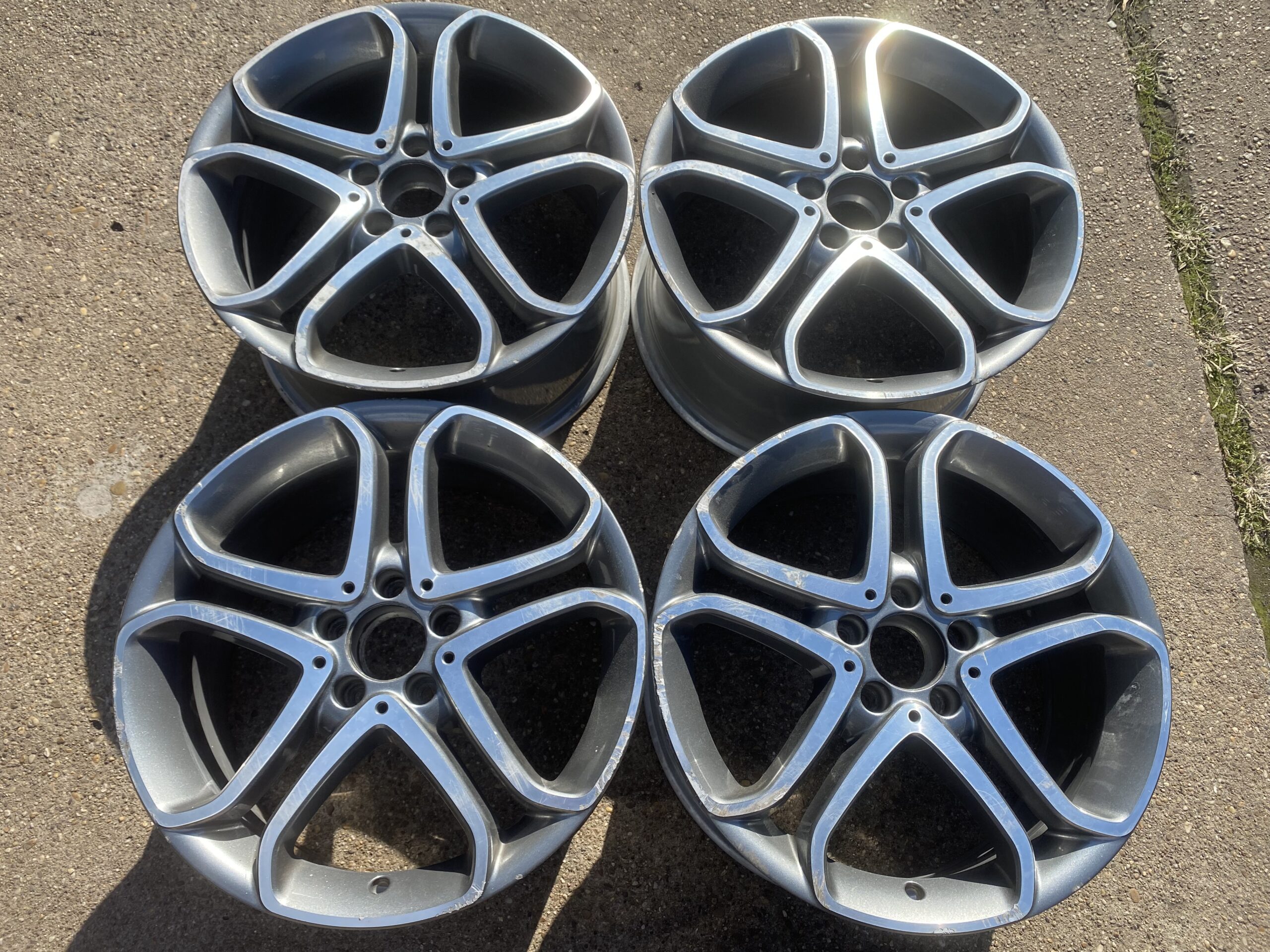 4db gyári 18" Mercedes-Benz E212 alufelni. (4150) - Kollár Gumi
